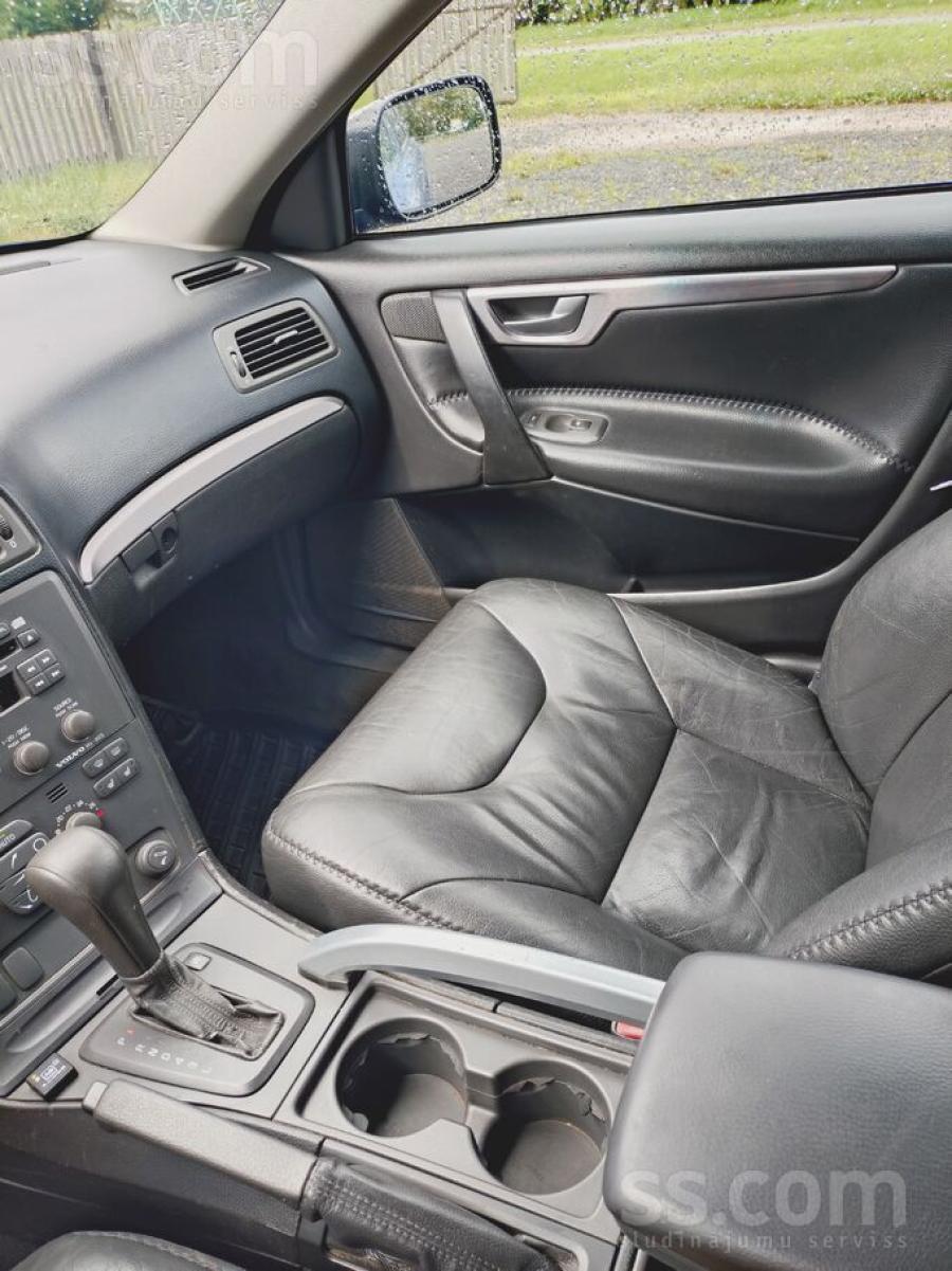 Zils Volvo XC70 2002 Valka, ar dzinēja tilpumu 2.40 L un nobraukumu 383 tūkst. km par 1800 €, foto 25 vietnē AUTOMOTO.COM.LV