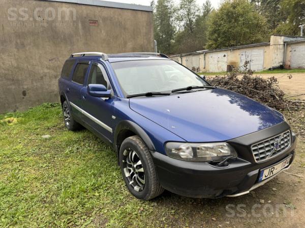 Вольво ХС70 2002 в Валмиера на AUTOMOTO.COM.LV Синий Вольво ХС70 2002 в Валмиера, объемом двигателя 2.40 л и пробегом 385 тыс. км за 2700 €, фото 3 на AUTOMOTO.COM.LV