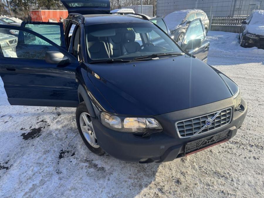 Zils Volvo XC70 2003 Rīga, ar dzinēja tilpumu 2.50 L un nobraukumu 270 tūkst. km par 4750 €, foto 1 vietnē AUTOMOTO.COM.LV