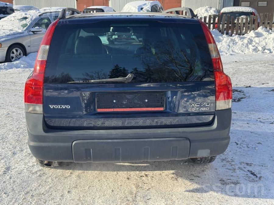 Zils Volvo XC70 2003 Rīga, ar dzinēja tilpumu 2.50 L un nobraukumu 270 tūkst. km par 4750 €, foto 5 vietnē AUTOMOTO.COM.LV