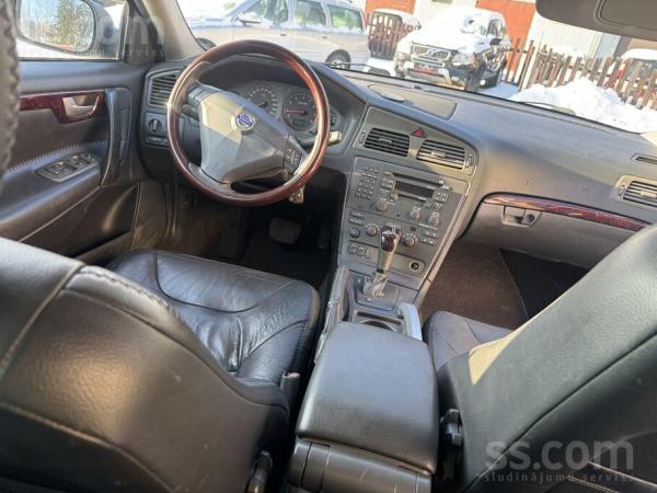 Zils Volvo XC70 2003 Rīga, ar dzinēja tilpumu 2.50 L un nobraukumu 270 tūkst. km par 4750 €, foto 9 vietnē AUTOMOTO.COM.LV