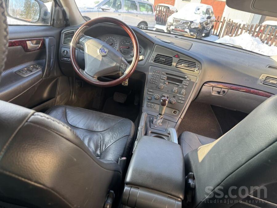 Zils Volvo XC70 2003 Rīga, ar dzinēja tilpumu 2.50 L un nobraukumu 270 tūkst. km par 4750 €, foto 9 vietnē AUTOMOTO.COM.LV