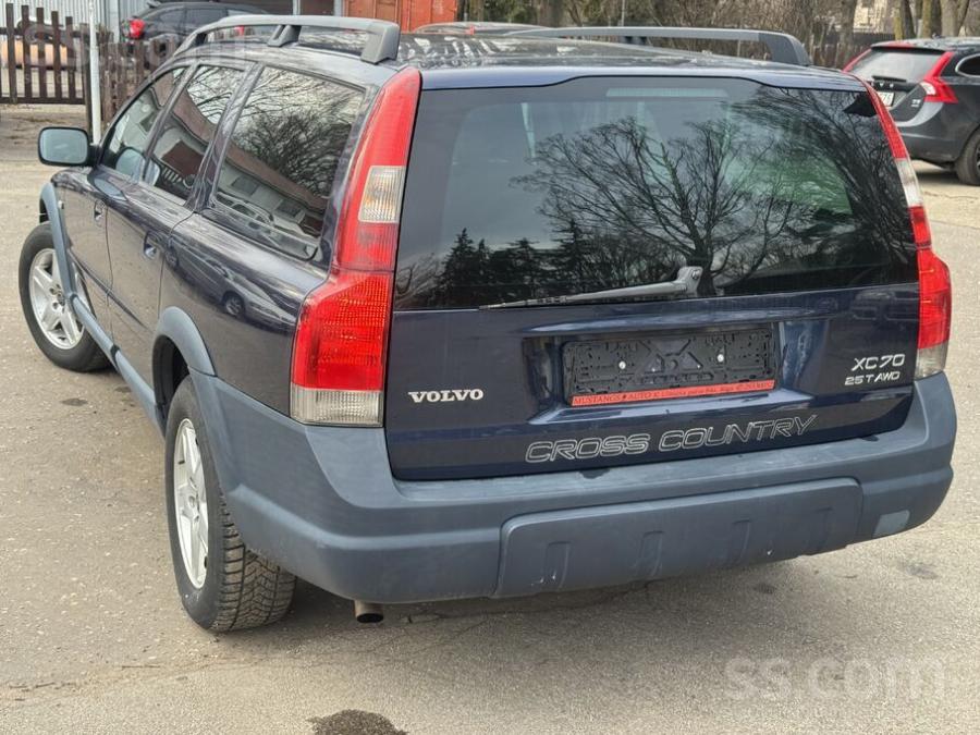 Blue Volvo XC70 2003 in Riga, with an engine capacity of 2.50 L and mileage of 270 thousand km for 4750 €, photo 4 on AUTOMOTO.COM.LV