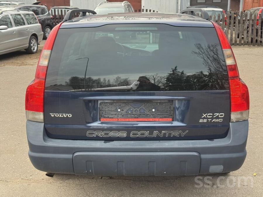 Blue Volvo XC70 2003 in Riga, with an engine capacity of 2.50 L and mileage of 270 thousand km for 4750 €, photo 5 on AUTOMOTO.COM.LV