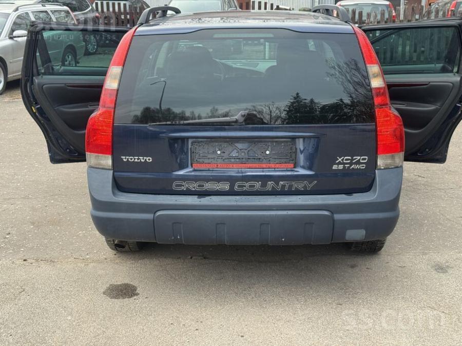 Blue Volvo XC70 2003 in Riga, with an engine capacity of 2.50 L and mileage of 270 thousand km for 4750 €, photo 9 on AUTOMOTO.COM.LV