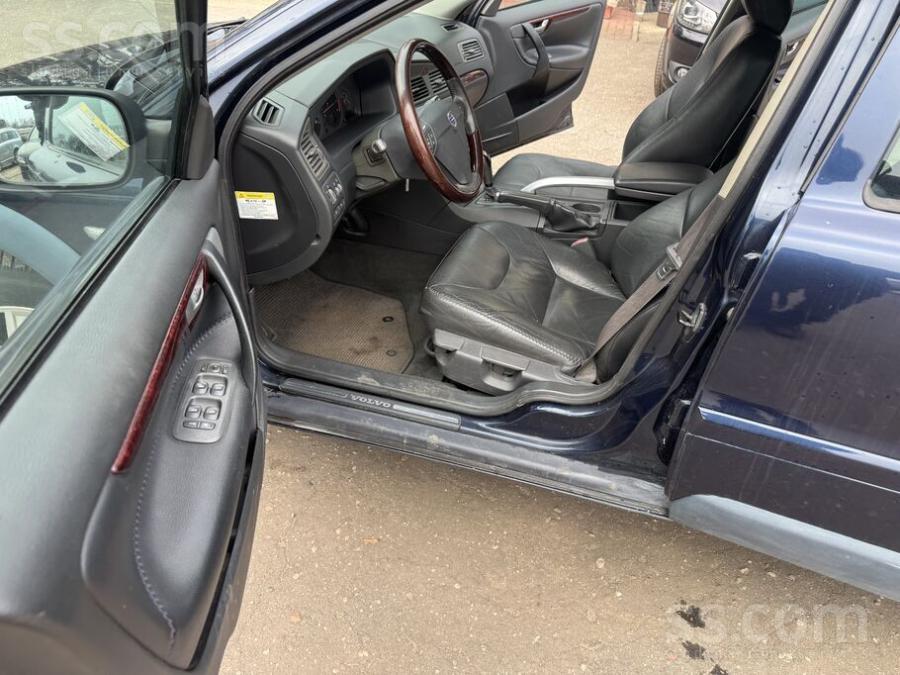 Blue Volvo XC70 2003 in Riga, with an engine capacity of 2.50 L and mileage of 270 thousand km for 4750 €, photo 13 on AUTOMOTO.COM.LV