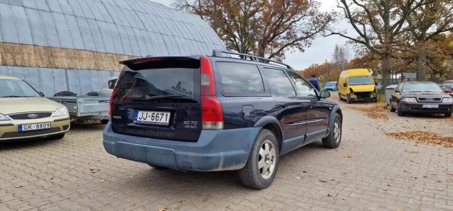 Zils Volvo XC70 2003 Valmiera, ar dzinēja tilpumu 2.40 L un nobraukumu 526 tūkst. km par 1900 €, foto 4 vietnē AUTOMOTO.COM.LV