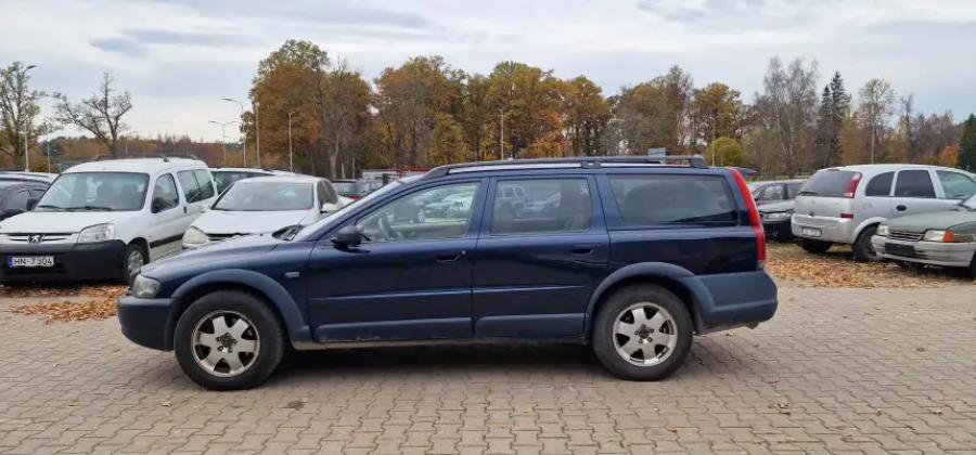 Zils Volvo XC70 2003 Valmiera, ar dzinēja tilpumu 2.40 L un nobraukumu 526 tūkst. km par 1900 €, foto 6 vietnē AUTOMOTO.COM.LV