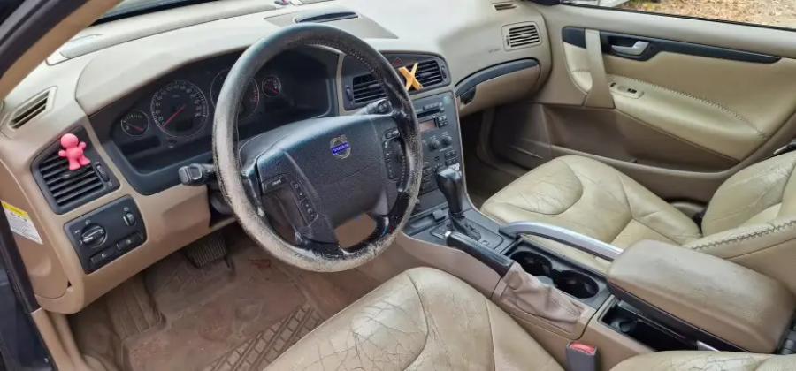 Zils Volvo XC70 2003 Valmiera, ar dzinēja tilpumu 2.40 L un nobraukumu 526 tūkst. km par 1900 €, foto 9 vietnē AUTOMOTO.COM.LV