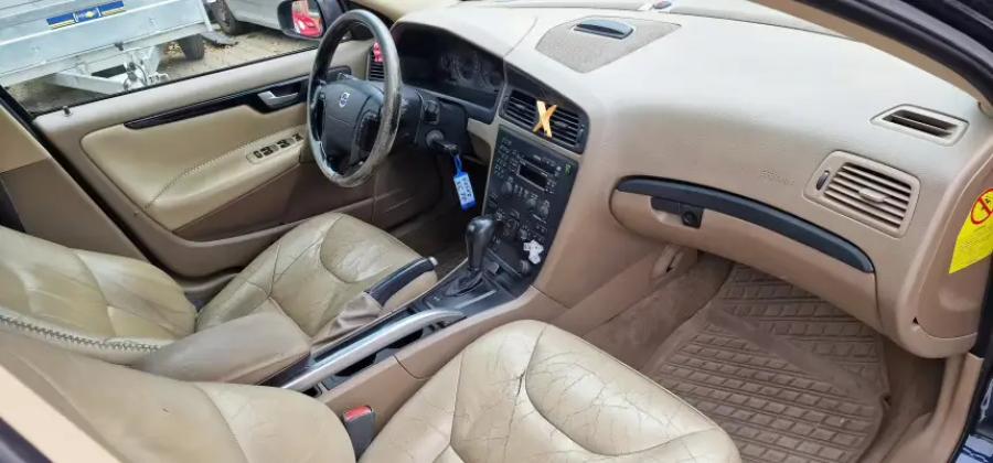 Zils Volvo XC70 2003 Valmiera, ar dzinēja tilpumu 2.40 L un nobraukumu 526 tūkst. km par 1900 €, foto 10 vietnē AUTOMOTO.COM.LV