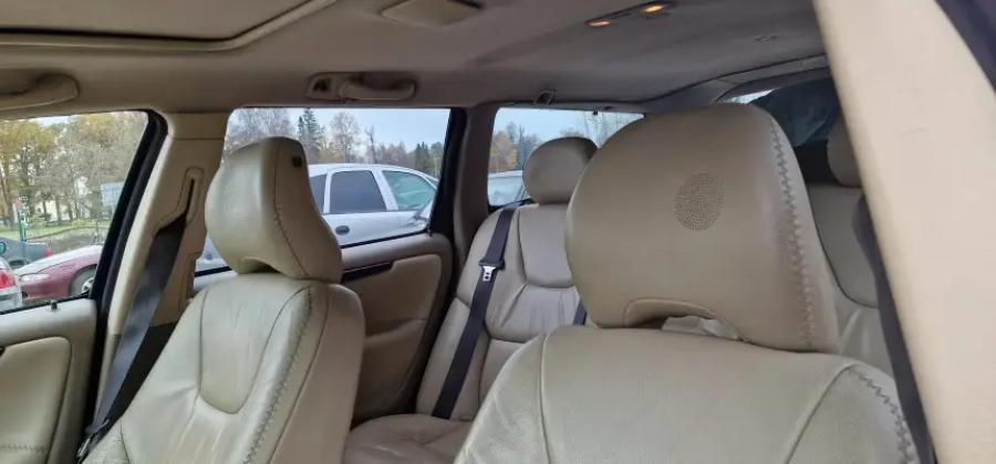 Zils Volvo XC70 2003 Valmiera, ar dzinēja tilpumu 2.40 L un nobraukumu 526 tūkst. km par 1900 €, foto 15 vietnē AUTOMOTO.COM.LV