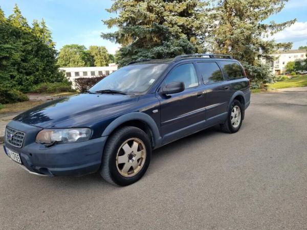 Zils Volvo XC70 2003 Jēkabpils, ar dzinēja tilpumu 2.40 L un nobraukumu 367 tūkst. km par 1550 €, foto 1 vietnē AUTOMOTO.COM.LV