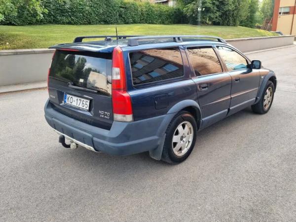 Blue Volvo XC70 2003 in Jekabpils, with an engine capacity of 2.40 L and mileage of 367 thousand km for 1550 €, photo 5 on AUTOMOTO.COM.LV