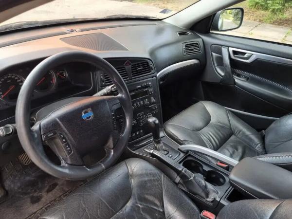 Blue Volvo XC70 2003 in Jekabpils, with an engine capacity of 2.40 L and mileage of 367 thousand km for 1550 €, photo 9 on AUTOMOTO.COM.LV