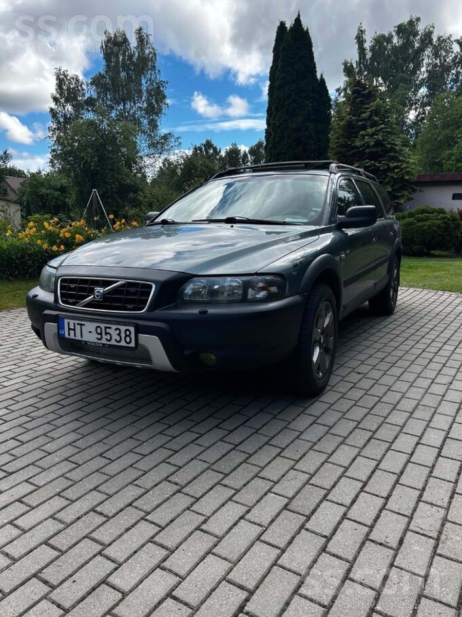 Zils Volvo XC70 2003 Rīga, ar dzinēja tilpumu 2.40 L un nobraukumu 370 tūkst. km par 2200 €, foto 1 vietnē AUTOMOTO.COM.LV