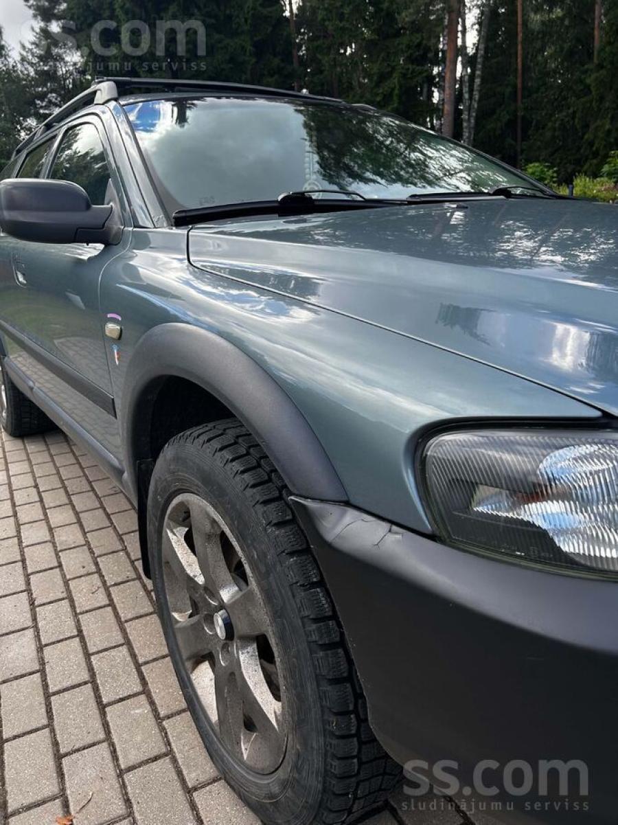 Zils Volvo XC70 2003 Rīga, ar dzinēja tilpumu 2.40 L un nobraukumu 370 tūkst. km par 2200 €, foto 3 vietnē AUTOMOTO.COM.LV