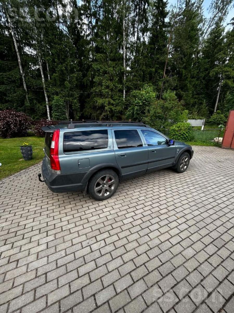 Zils Volvo XC70 2003 Rīga, ar dzinēja tilpumu 2.40 L un nobraukumu 370 tūkst. km par 2200 €, foto 4 vietnē AUTOMOTO.COM.LV