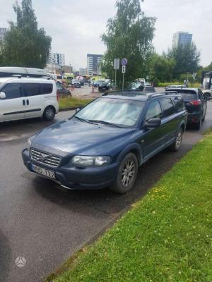 Zils Volvo XC70 2003 Viļņa, ar dzinēja tilpumu 2.40 L un nobraukumu 355 tūkst. km par 890 €, foto  vietnē AUTOMOTO.COM.LV