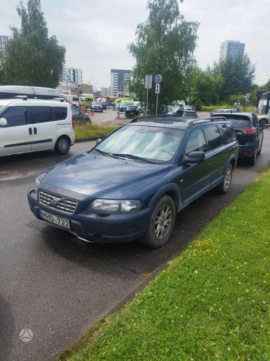 Zils Volvo XC70 2003 Viļņa, ar dzinēja tilpumu 2.40 L un nobraukumu 355 tūkst. km par 890 €, foto 1 vietnē AUTOMOTO.COM.LV