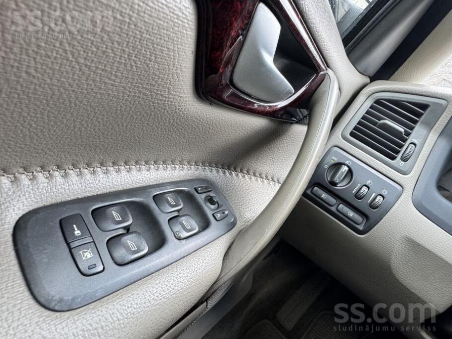 Zils Volvo XC70 2003 Daugavpils, ar dzinēja tilpumu 2.40 L un nobraukumu 0 tūkst. km par 2590 €, foto 19 vietnē AUTOMOTO.COM.LV