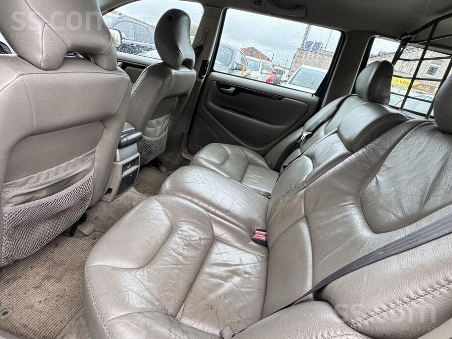 Zils Volvo XC70 2003 Daugavpils, ar dzinēja tilpumu 2.40 L un nobraukumu 0 tūkst. km par 2590 €, foto 23 vietnē AUTOMOTO.COM.LV