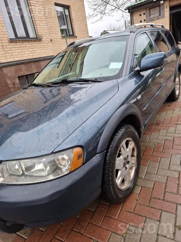 Zils Volvo XC70 2004 Daugavpils, ar dzinēja tilpumu 2.40 L un nobraukumu 327 tūkst. km par 3300 €, foto 8 vietnē AUTOMOTO.COM.LV
