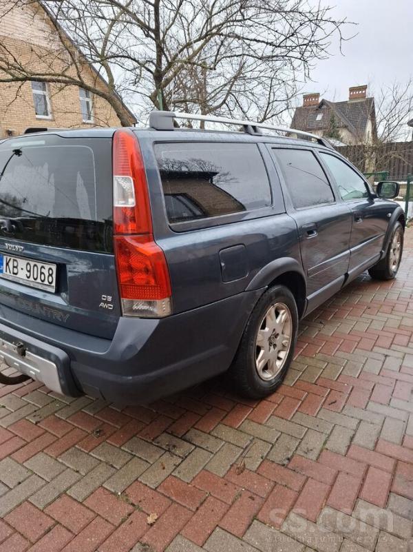Zils Volvo XC70 2004 Daugavpils, ar dzinēja tilpumu 2.40 L un nobraukumu 327 tūkst. km par 3300 €, foto 10 vietnē AUTOMOTO.COM.LV