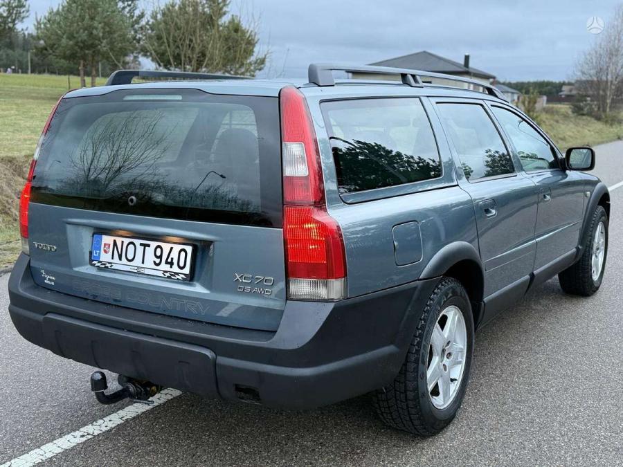 Blue Volvo XC70 2004 in Salcininkai, with an engine capacity of 2.40 L and mileage of 320 thousand km for 2750 €, photo 6 on AUTOMOTO.COM.LV
