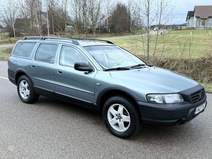 Blue Volvo XC70 2004 in Salcininkai, with an engine capacity of 2.40 L and mileage of 320 thousand km for 2750 €, photo 9 on AUTOMOTO.COM.LV