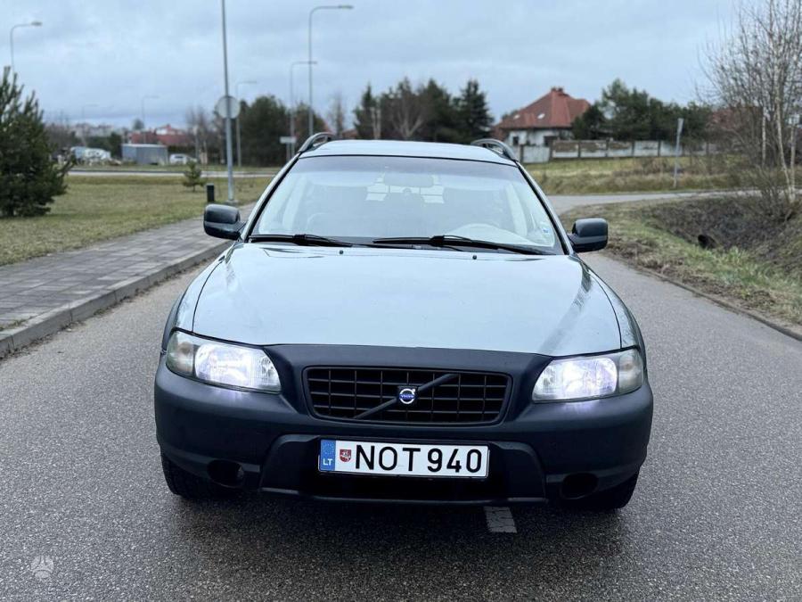 Blue Volvo XC70 2004 in Salcininkai, with an engine capacity of 2.40 L and mileage of 320 thousand km for 2750 €, photo 11 on AUTOMOTO.COM.LV