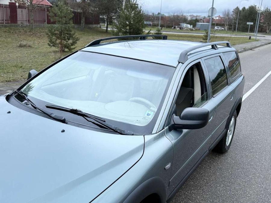 Blue Volvo XC70 2004 in Salcininkai, with an engine capacity of 2.40 L and mileage of 320 thousand km for 2750 €, photo 12 on AUTOMOTO.COM.LV