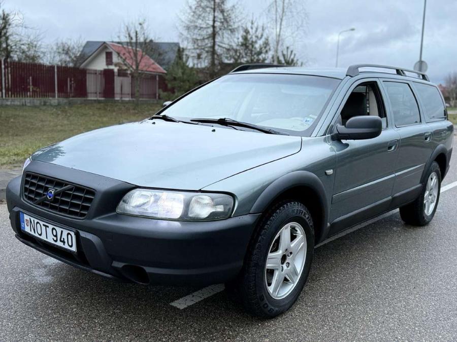 Blue Volvo XC70 2004 in Salcininkai, with an engine capacity of 2.40 L and mileage of 320 thousand km for 2750 €, photo 13 on AUTOMOTO.COM.LV