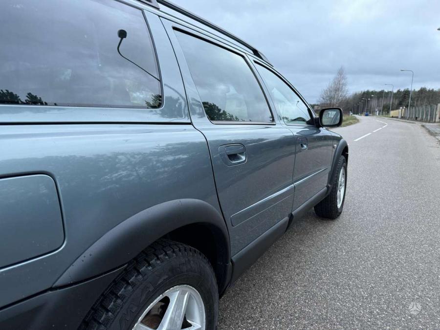 Blue Volvo XC70 2004 in Salcininkai, with an engine capacity of 2.40 L and mileage of 320 thousand km for 2750 €, photo 15 on AUTOMOTO.COM.LV