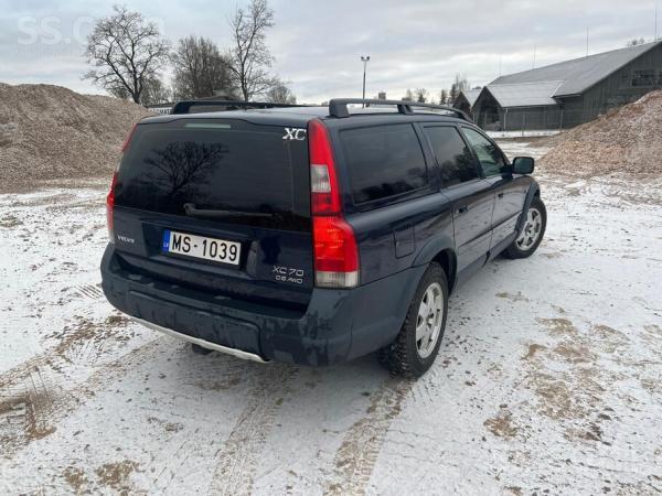 Zils Volvo XC70 2004 Cēsis, ar dzinēja tilpumu 2.40 L un nobraukumu 306 tūkst. km par 2600 €, foto 3 vietnē AUTOMOTO.COM.LV