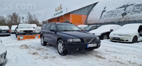 Blue Volvo XC70 2004 in Valmiera, with an engine capacity of 2.40 L and mileage of 277 thousand km for 2350 €, photo 1 on AUTOMOTO.COM.LV