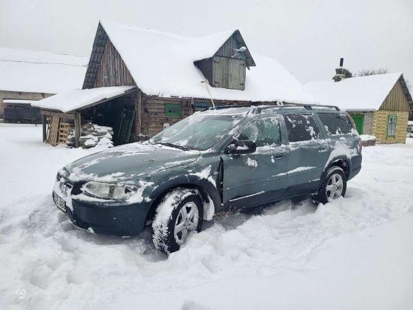Zils Volvo XC70 2004 Viļņa, ar dzinēja tilpumu 2.40 L un nobraukumu 434 tūkst. km par 1450 €, foto 1 vietnē AUTOMOTO.COM.LV