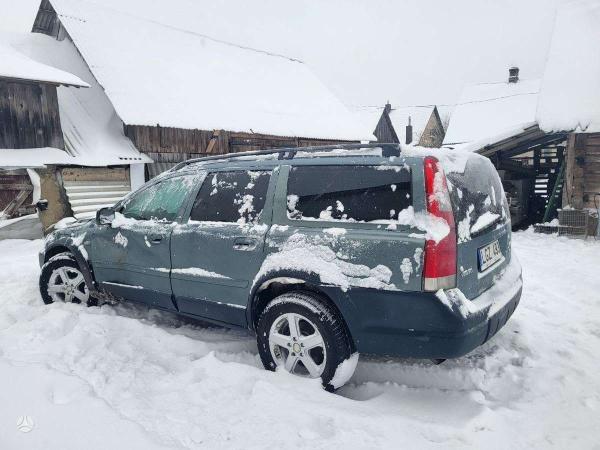 Zils Volvo XC70 2004 Viļņa, ar dzinēja tilpumu 2.40 L un nobraukumu 434 tūkst. km par 1450 €, foto 3 vietnē AUTOMOTO.COM.LV
