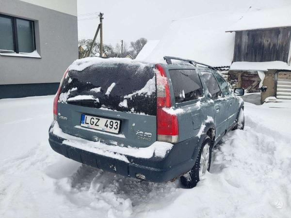 Zils Volvo XC70 2004 Viļņa, ar dzinēja tilpumu 2.40 L un nobraukumu 434 tūkst. km par 1450 €, foto 6 vietnē AUTOMOTO.COM.LV