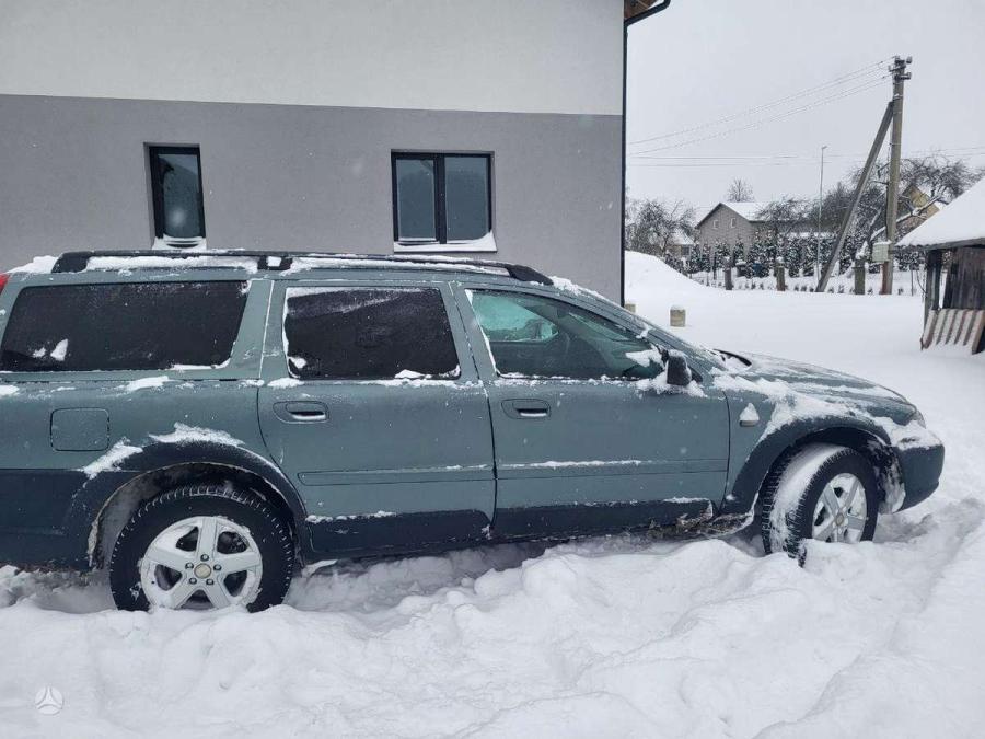 Zils Volvo XC70 2004 Viļņa, ar dzinēja tilpumu 2.40 L un nobraukumu 434 tūkst. km par 1450 €, foto 8 vietnē AUTOMOTO.COM.LV