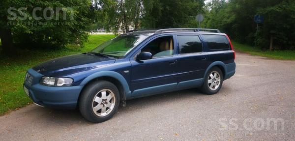 Zils Volvo XC70 2004 Rīga, ar dzinēja tilpumu 2.40 L un nobraukumu 285 tūkst. km par 2500 €, foto 5 vietnē AUTOMOTO.COM.LV