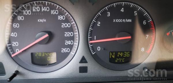 Blue Volvo XC70 2004 in Riga, with an engine capacity of 2.40 L and mileage of 285 thousand km for 2500 €, photo 8 on AUTOMOTO.COM.LV