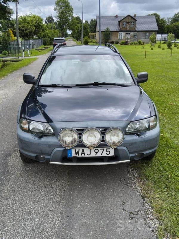 Blue Volvo XC70 2004 in Ventspils, with an engine capacity of 2.50 L and mileage of 313 thousand km for 3100 €, photo 1 on AUTOMOTO.COM.LV