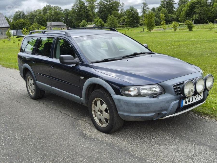 Blue Volvo XC70 2004 in Ventspils, with an engine capacity of 2.50 L and mileage of 313 thousand km for 3100 €, photo 4 on AUTOMOTO.COM.LV