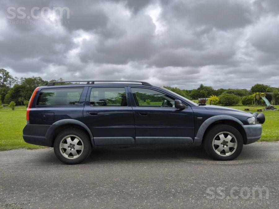 Blue Volvo XC70 2004 in Ventspils, with an engine capacity of 2.50 L and mileage of 313 thousand km for 3100 €, photo 5 on AUTOMOTO.COM.LV