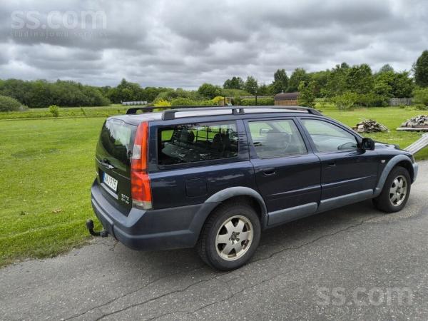 Blue Volvo XC70 2004 in Ventspils, with an engine capacity of 2.50 L and mileage of 313 thousand km for 3100 €, photo 5 on AUTOMOTO.COM.LV