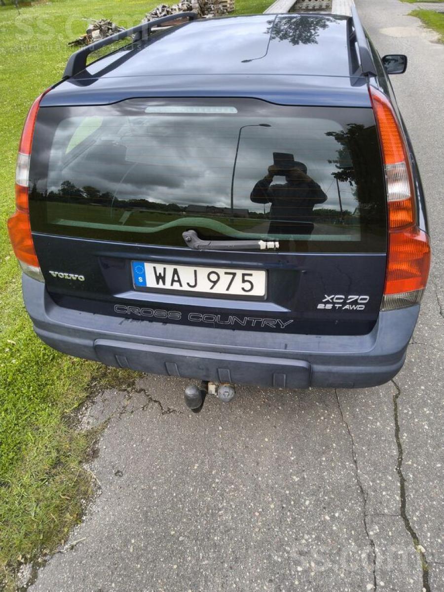 Blue Volvo XC70 2004 in Ventspils, with an engine capacity of 2.50 L and mileage of 313 thousand km for 3100 €, photo 7 on AUTOMOTO.COM.LV
