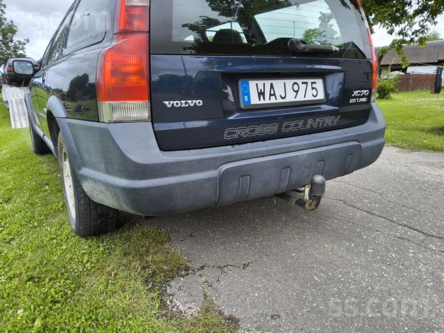 Blue Volvo XC70 2004 in Ventspils, with an engine capacity of 2.50 L and mileage of 313 thousand km for 3100 €, photo 8 on AUTOMOTO.COM.LV