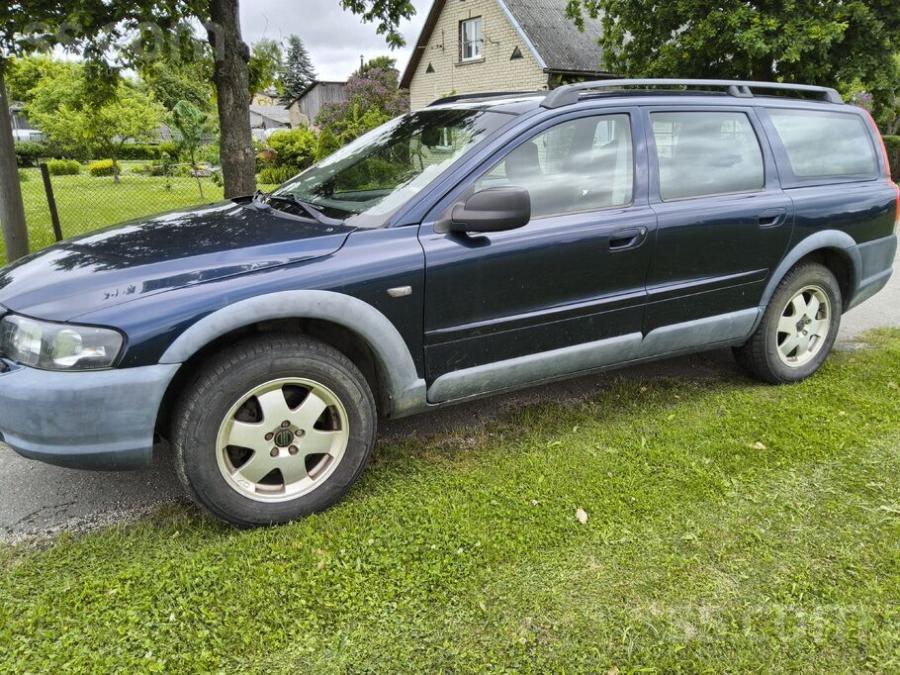 Blue Volvo XC70 2004 in Ventspils, with an engine capacity of 2.50 L and mileage of 313 thousand km for 3100 €, photo 10 on AUTOMOTO.COM.LV