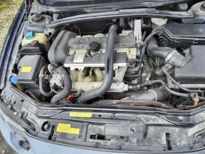 Blue Volvo XC70 2004 in Ventspils, with an engine capacity of 2.50 L and mileage of 313 thousand km for 3100 €, photo 12 on AUTOMOTO.COM.LV