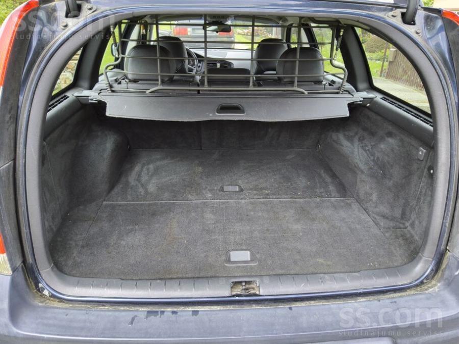 Blue Volvo XC70 2004 in Ventspils, with an engine capacity of 2.50 L and mileage of 313 thousand km for 3100 €, photo 17 on AUTOMOTO.COM.LV
